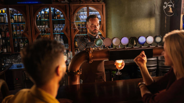 The best (and only) way to order a beer at a pub in the UK