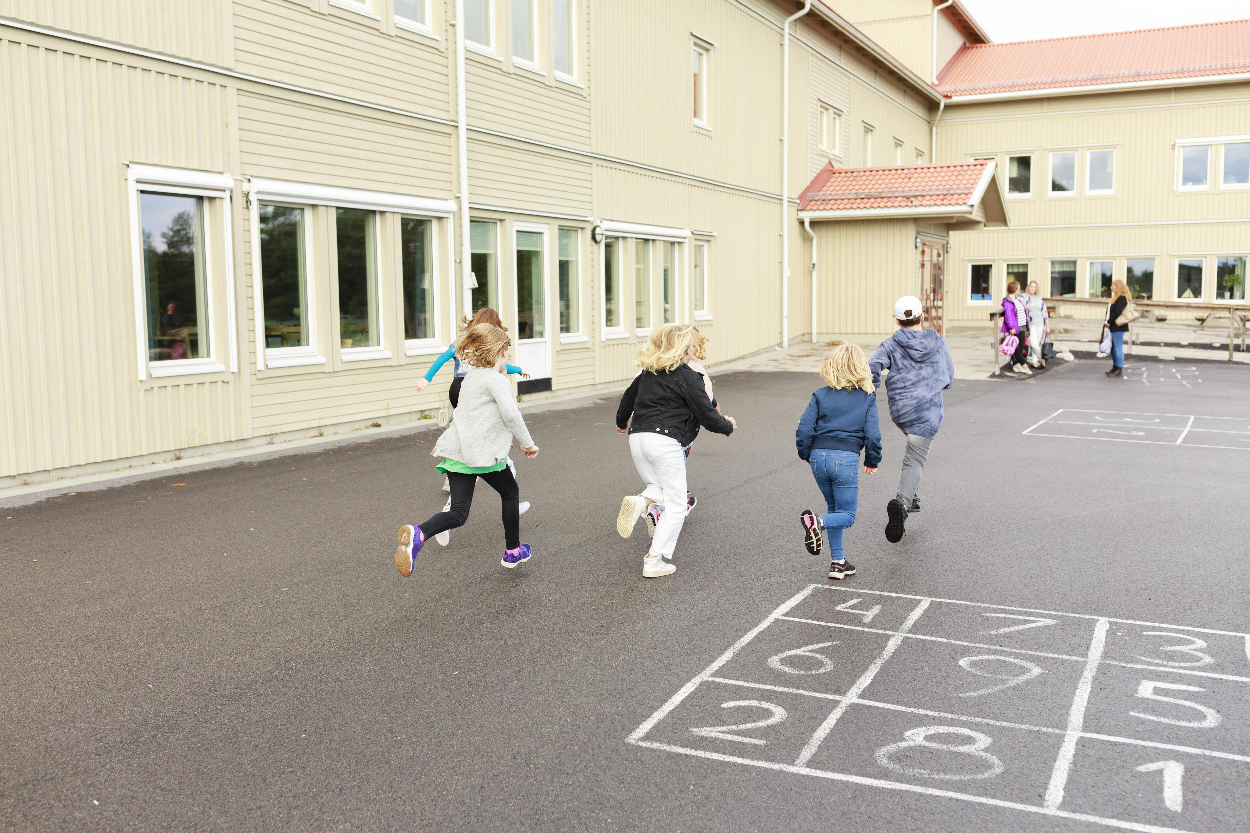 Pediatricians group warns of risks over continued cuts to kids' recess time