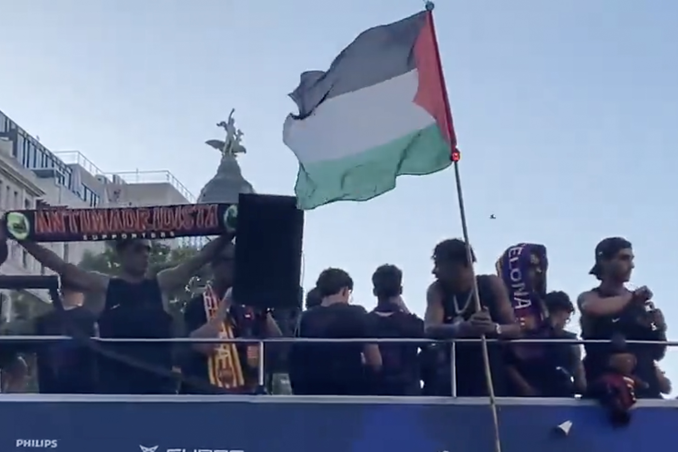 Lamine Yamal waves Palestine flag as Barcelona celebrate La Liga win