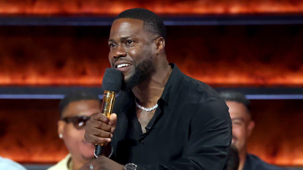 Kevin Hart calls out Hulk Hogan's racism during Netflix roast