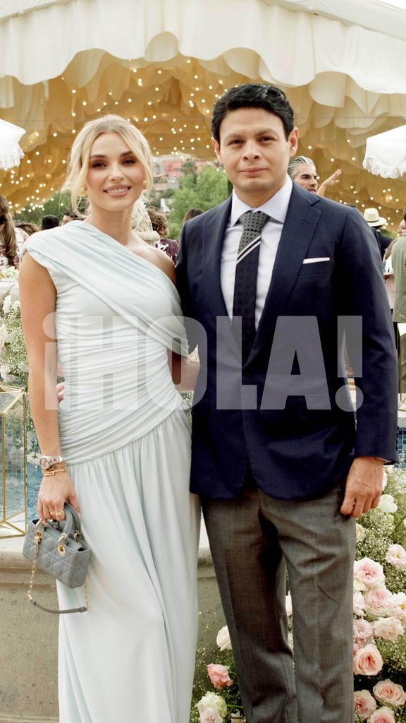 Irina Baeva y Giovanni Medina presumen su amor en la boda de Karla Díaz ...