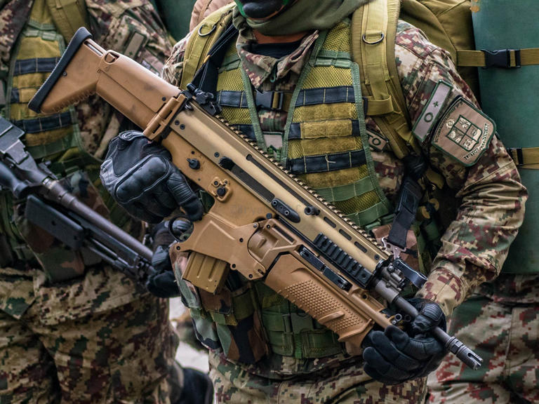 AK-47 vs. SCAR: Budget workhorse or overpriced precision machine?