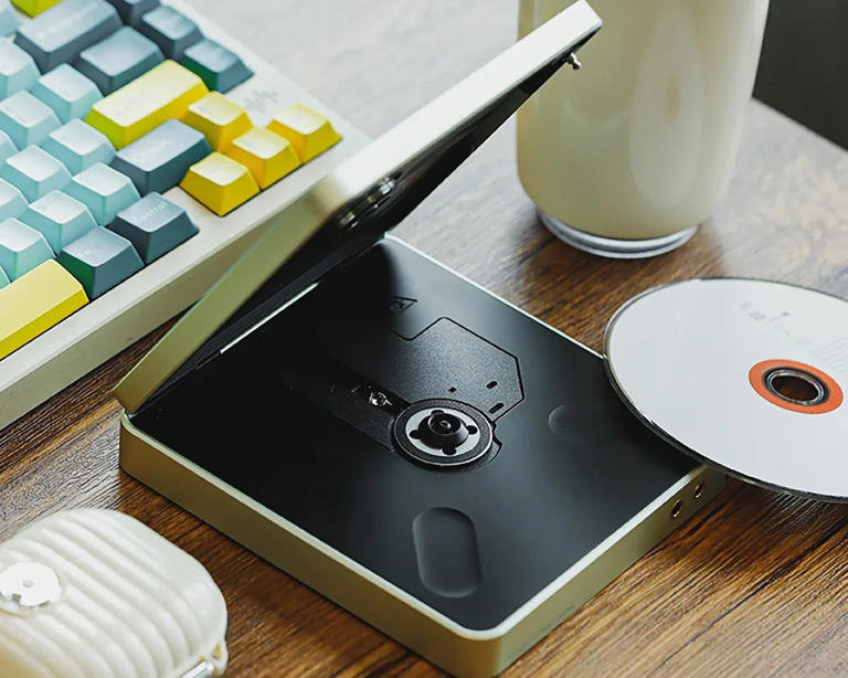 This affordable CD player takes aim at aspiring audiophiles