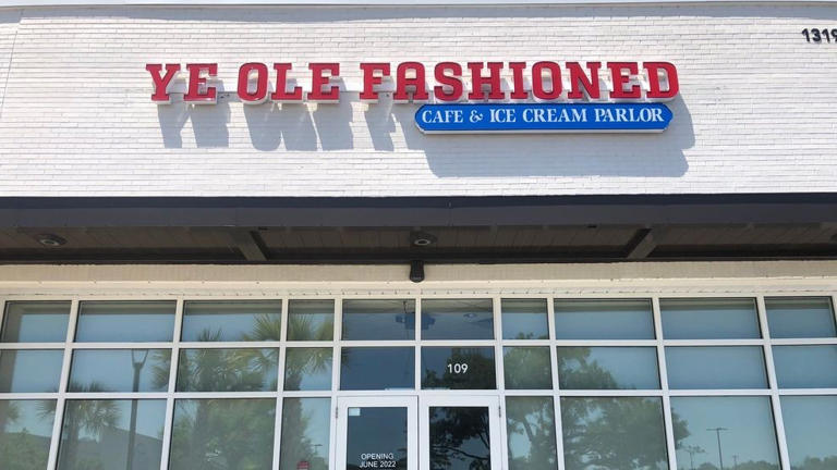Ye Ole Fashioned Ice Cream cuts ribbon on Clements Ferry Road location