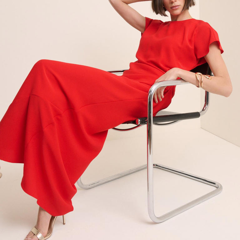 Kate Garraway backs red as the colour for occasionwear this summer in a ...