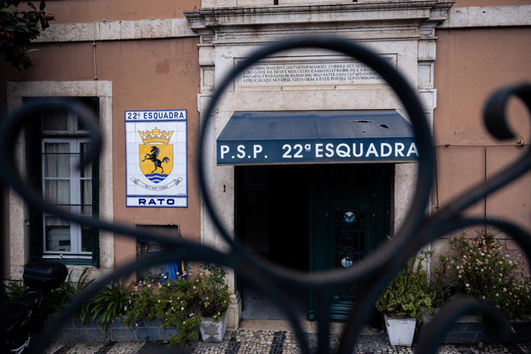 PSP que terá revelado informação a colegas foi transferido