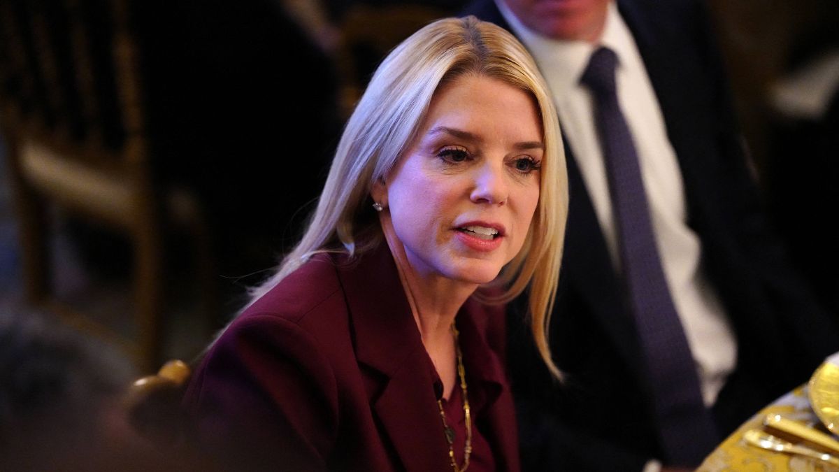 Man charged over graphic threats against Kristi Noem and Pam Bondi