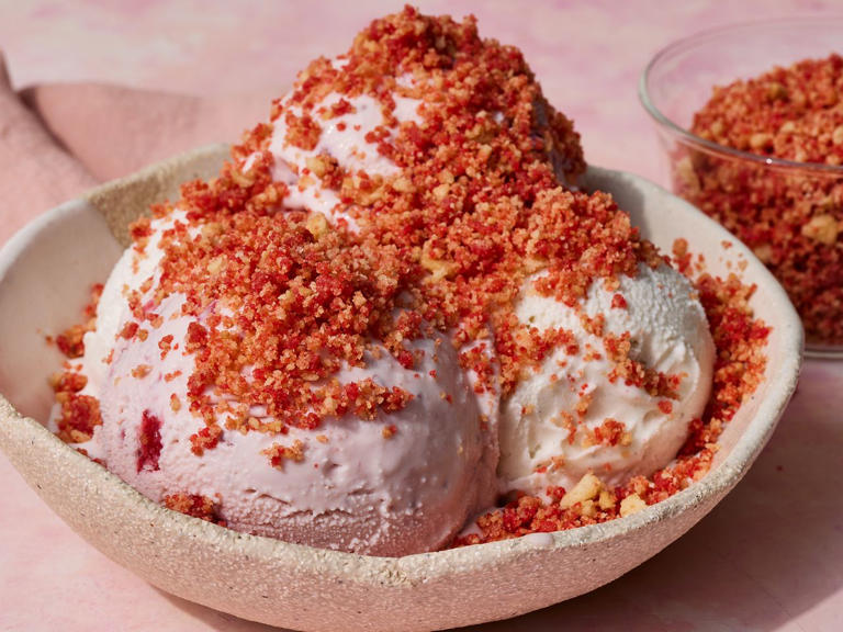 I asked 5 chefs for their favorite strawberry ice cream, and the winner ...