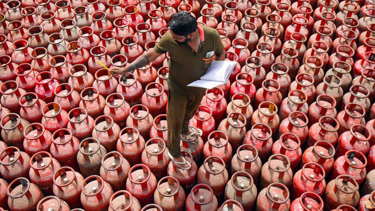 LPG gas cylinder price on 12 May: How much does domestic and commercial ...