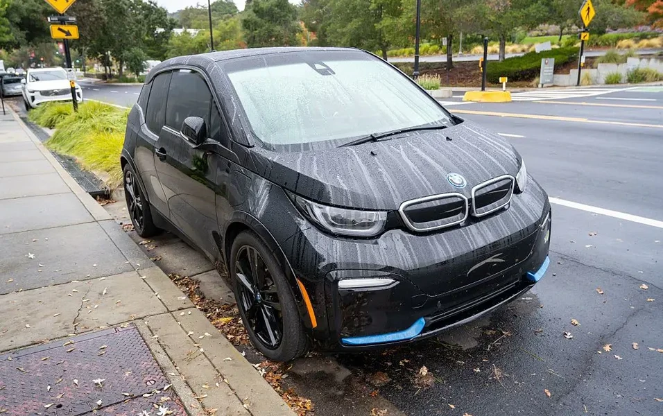 BMW unveils i3 as symbol of cleaner, modern design shift