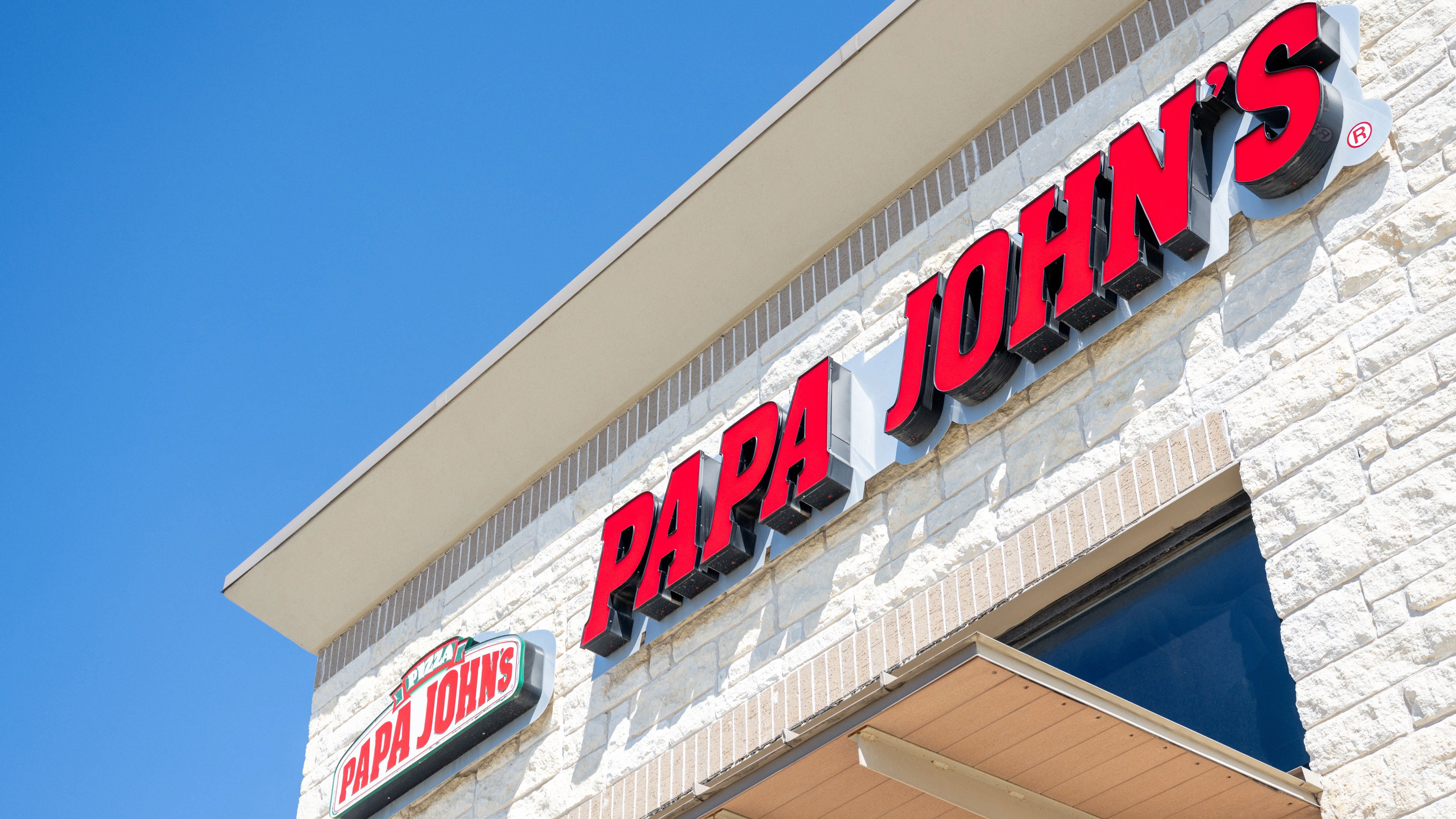 Papa Johns tests drone delivery but not for pizza (yet). Here's what ...