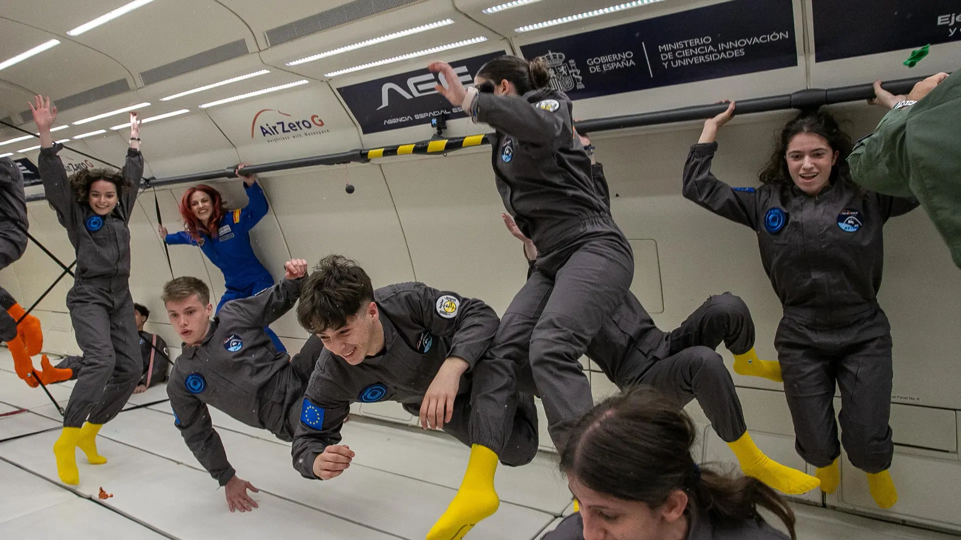 Tres estudiantes aragonesas se ponen el traje de astronauta por un día ...