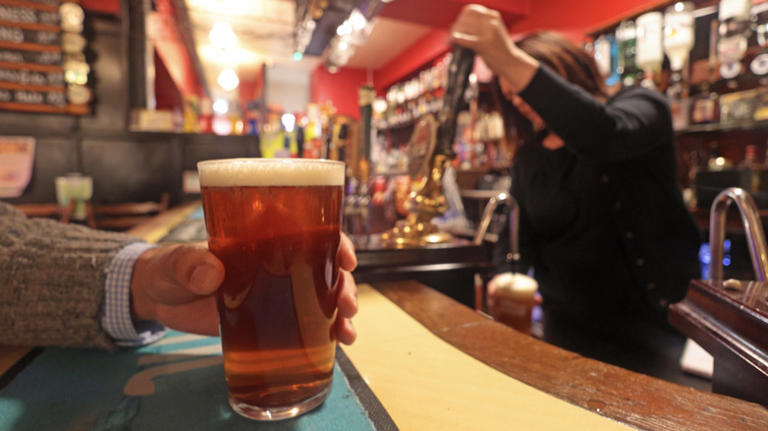 The best (and only) way to order a beer at a pub in the UK