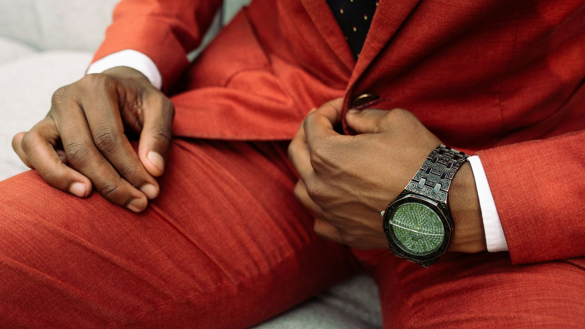 10 outfit choices that make you look rich & 10 that make you look new ...