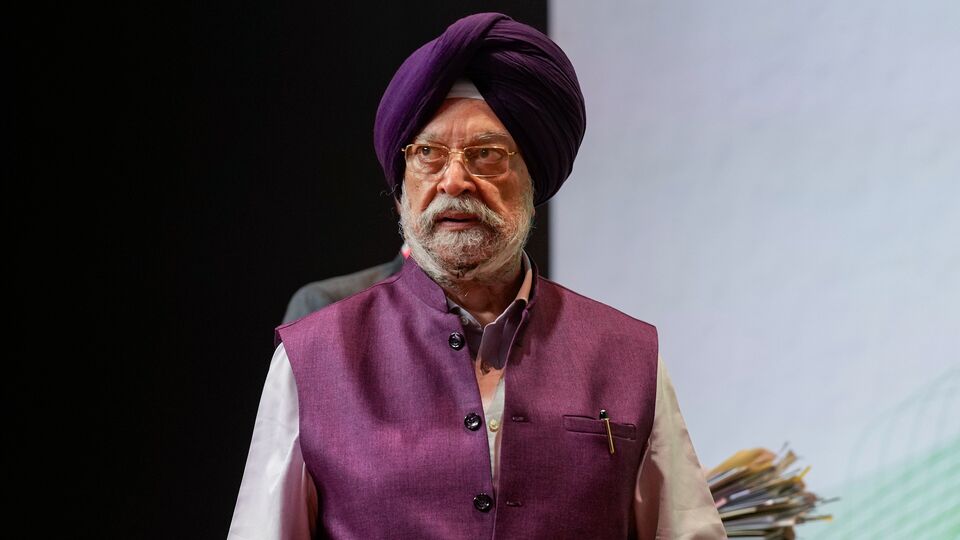 Hardeep Puri announces royalty rationalisation for crude oil, natural ...