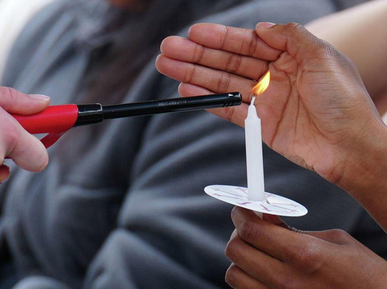 Traveler's Cart holds vigil for Mitchell family after suspected murder ...
