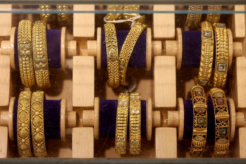 Gold drops on fading Middle East peace hopes; traders eye US inflation data