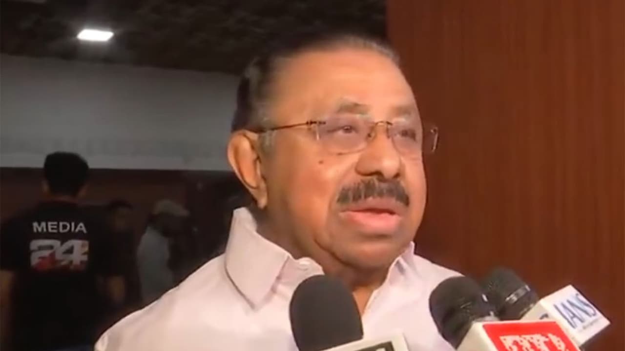 Kerala CM deadlock: Congress high command calls state chiefs for talks
