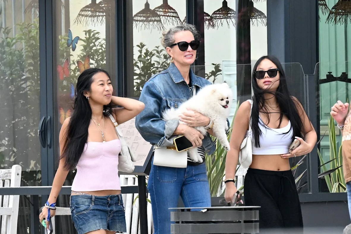 Laeticia Hallyday : où vit-elle aujourd’hui avec Jade et Joy après l ...