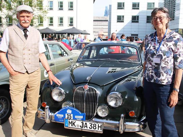 „Alte Schätzchen“ unterwegs: Für den guten Zweck durchs Sauerland