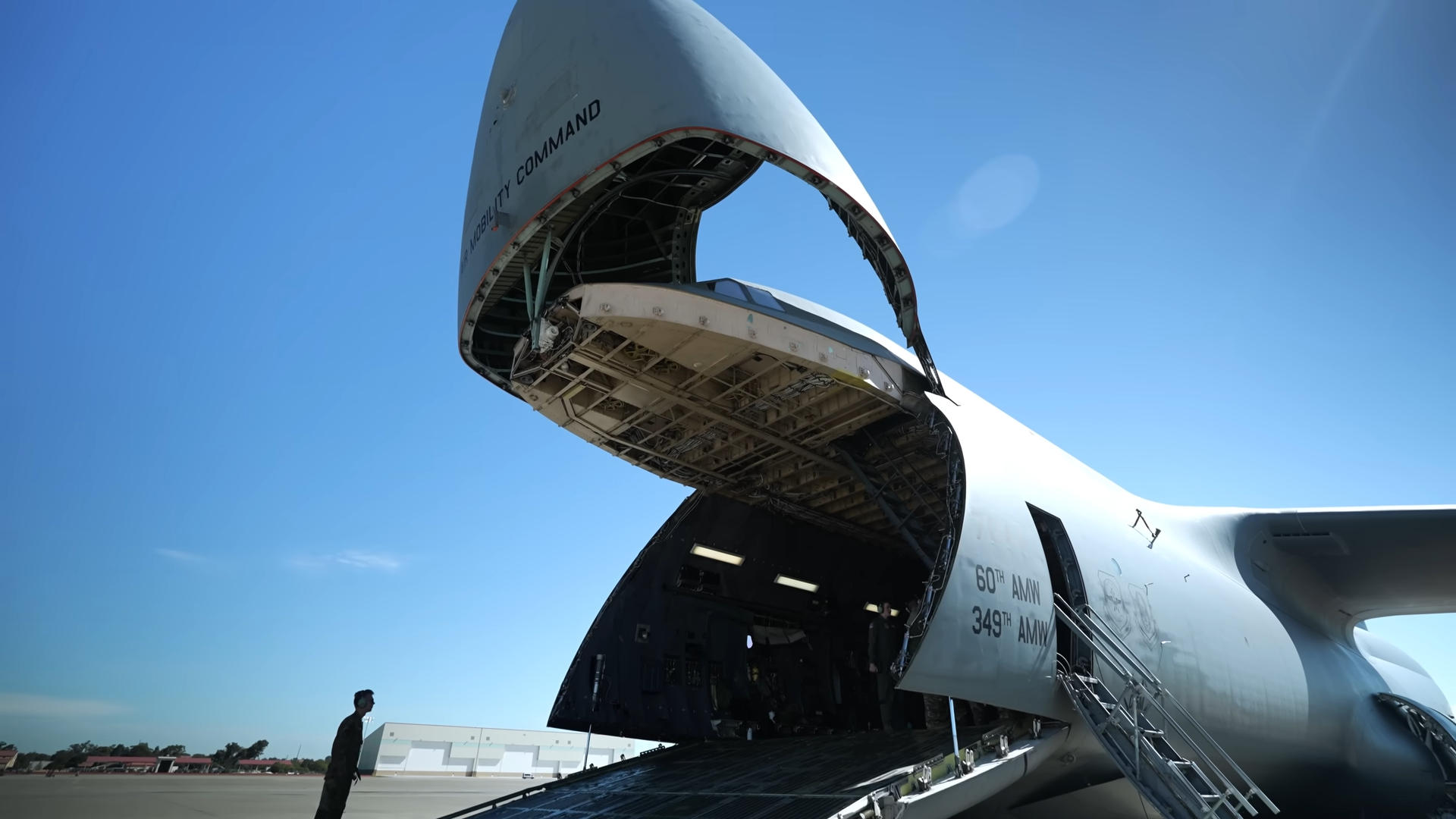 Watch America’s 840,000 pound Air Force giant lift off - “Ground ...