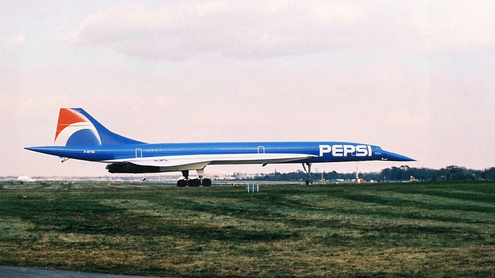 Why did blue paint cause issues for Concorde?