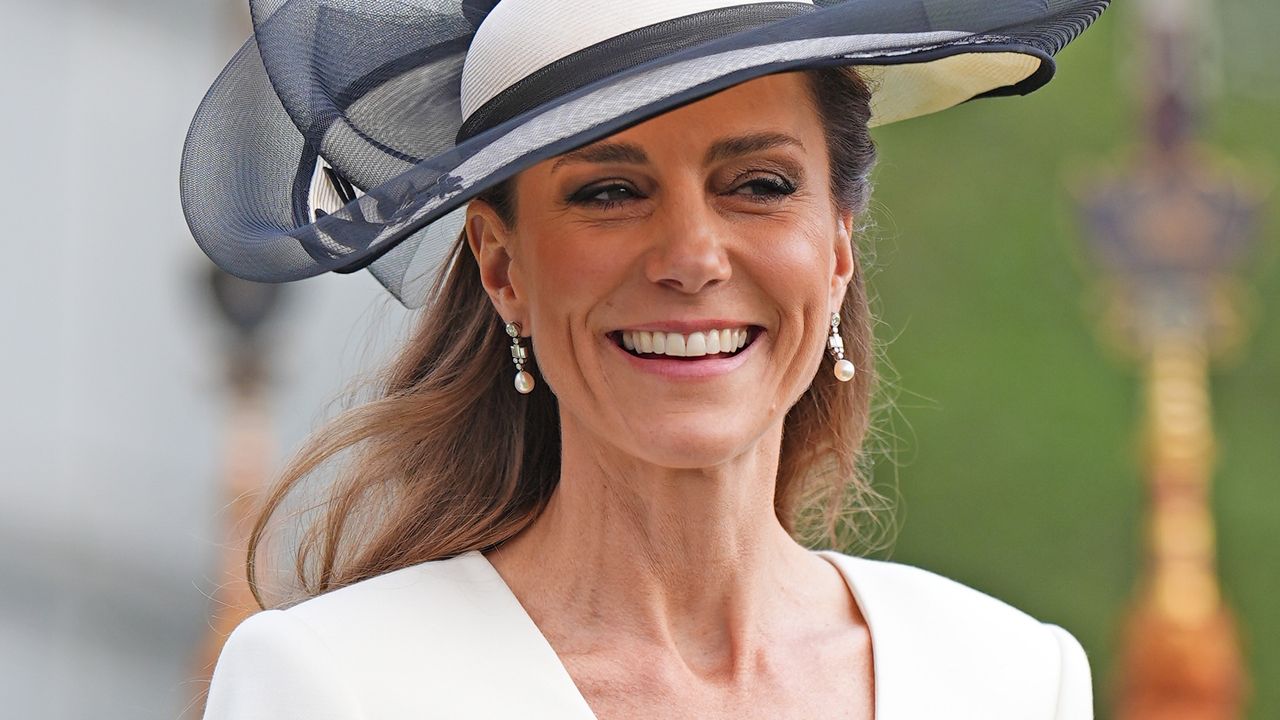 Kate Middleton's favourite summer dress silhouette blends her old and ...