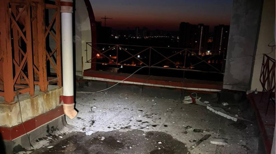 Drone debris hits high-rise residential building in Kyiv: residents ...