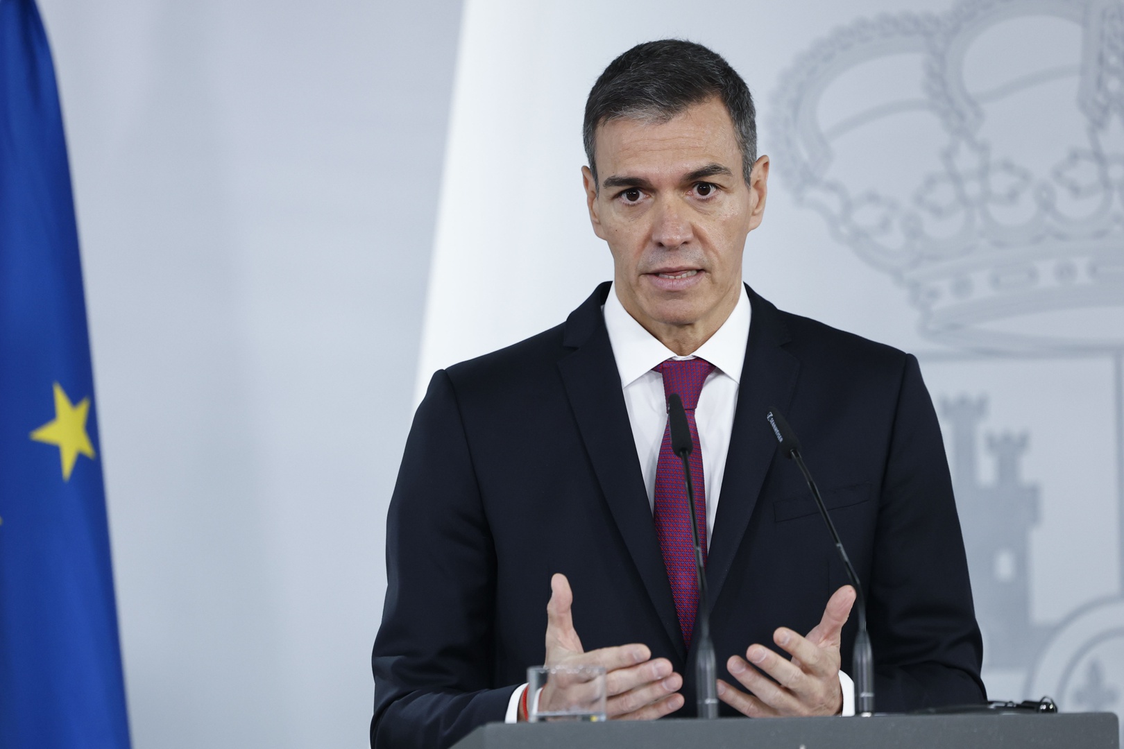Ayuso dice que Sheinbaum y Sánchez la han puesto en peligro a ella y su ...