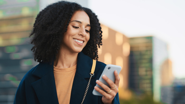 Here's what a white dot on your Android phone's screen means