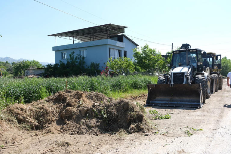 Aydın’da kırsal mahalle yollarında bakım ve temizlik çalışması