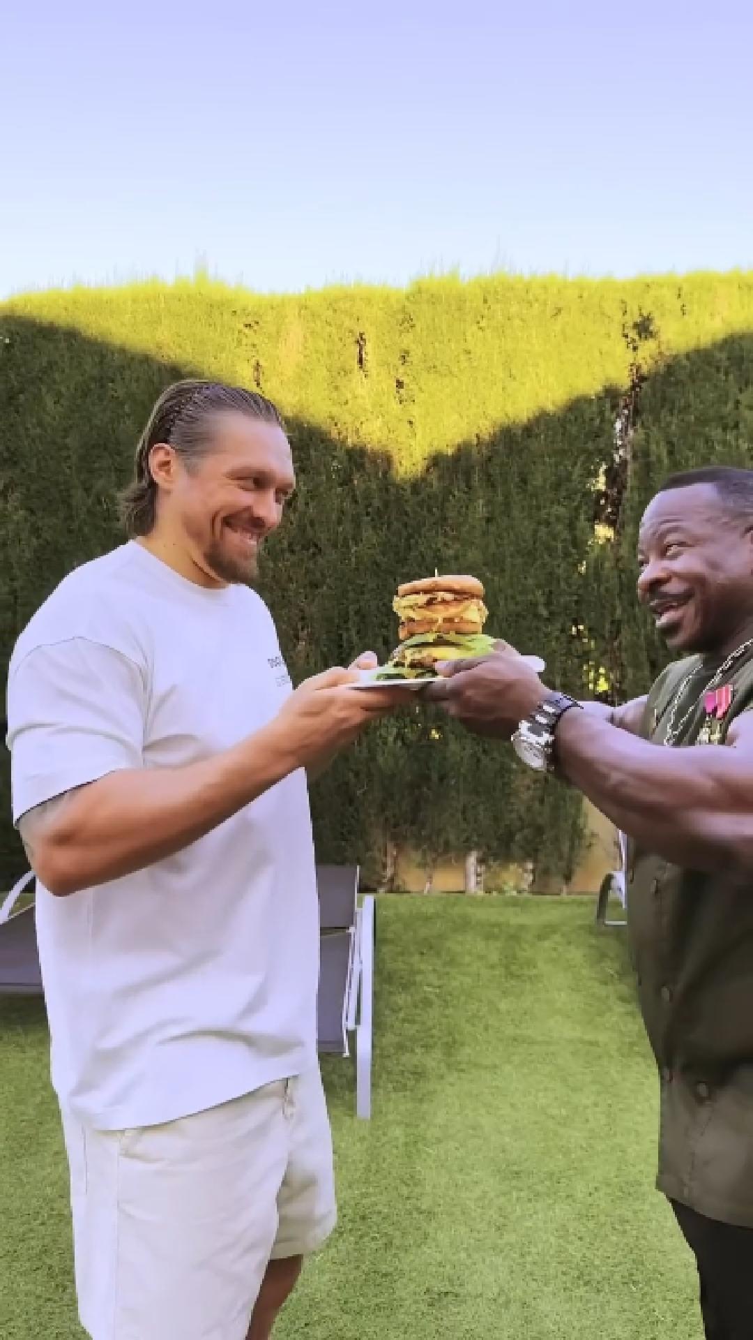Chef Rush makes a heavyweight burger for Usyk
