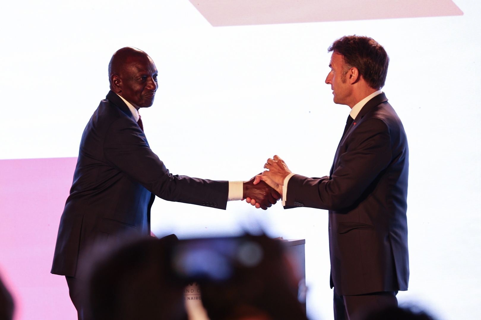 Macron defiende una "mejor representación" de África en organismos ...