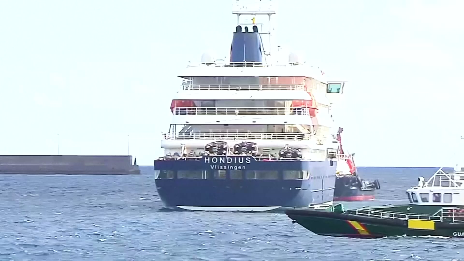Los últimos pasajeros abandonan en Tenerife el crucero afectado por ...