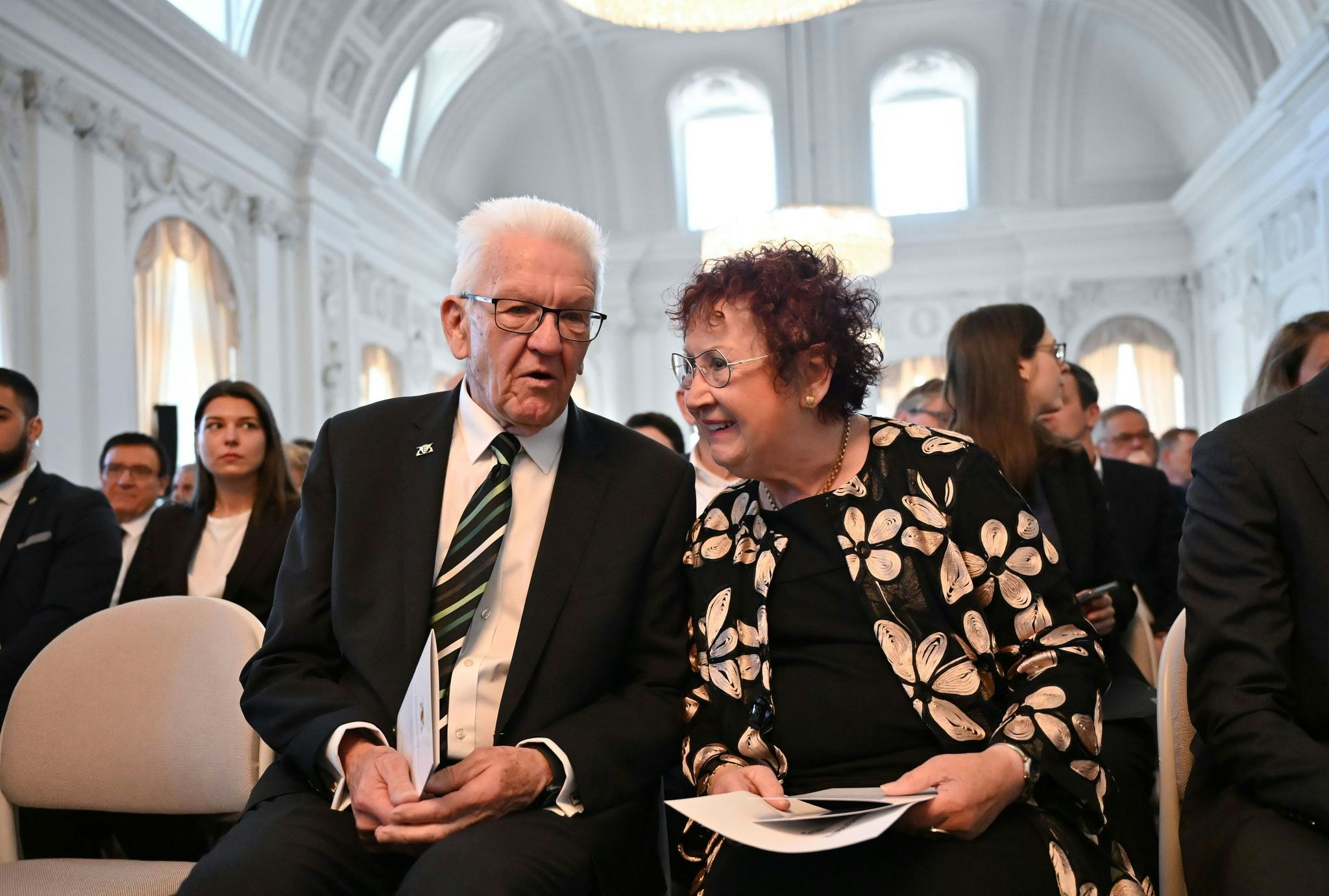 „Sie hat den Krebs besiegt“: Winfried Kretschmann über seine Frau ...