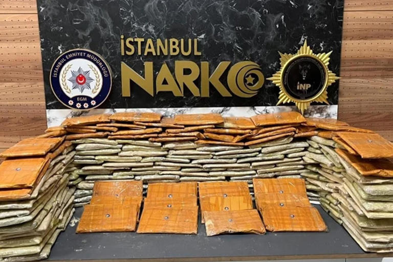 İstanbul'da bir kamyonette 92 kilo 500 gram eroin ele geçirildi