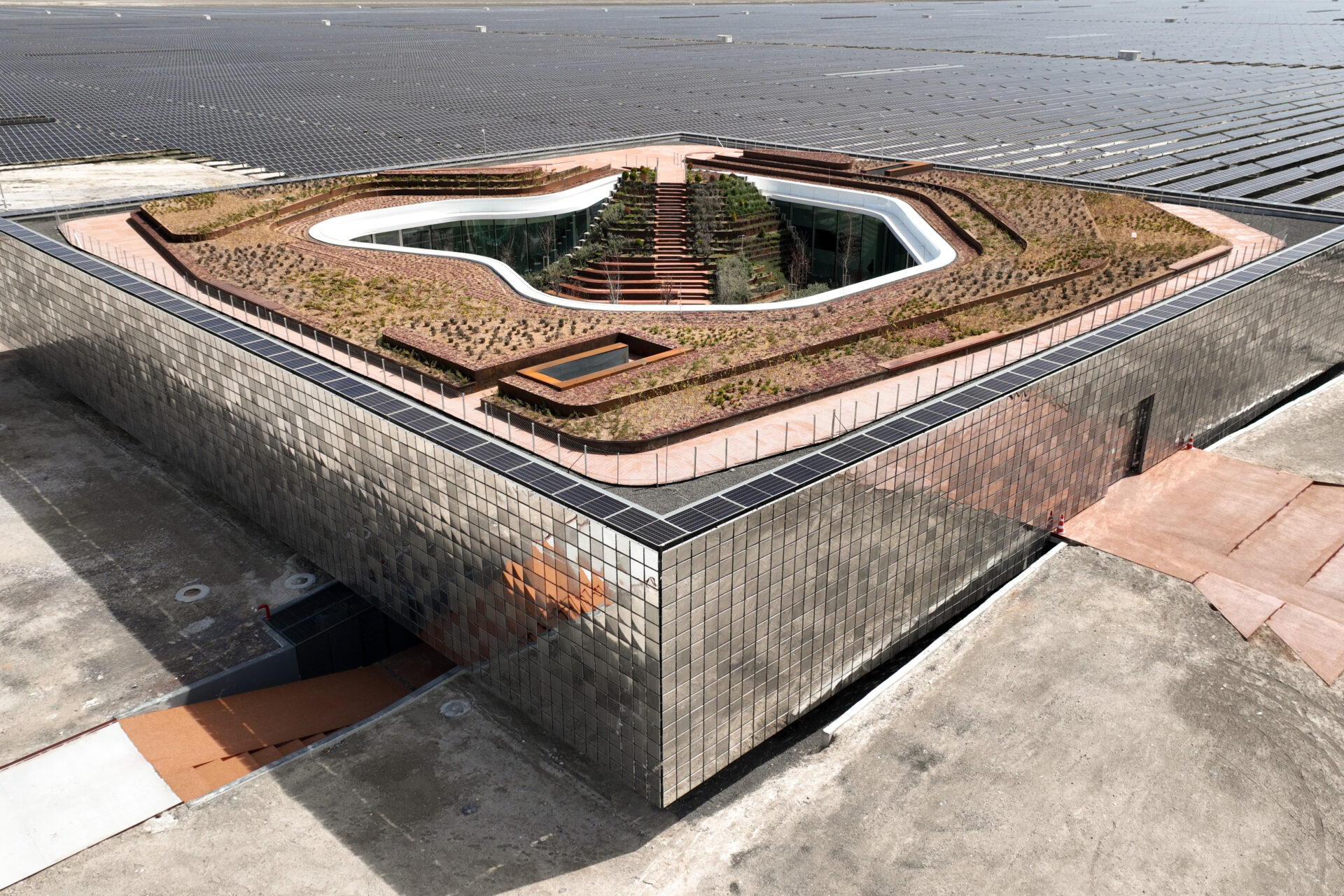 Turkey’s futuristic solar plant mixes green energy and amazing design