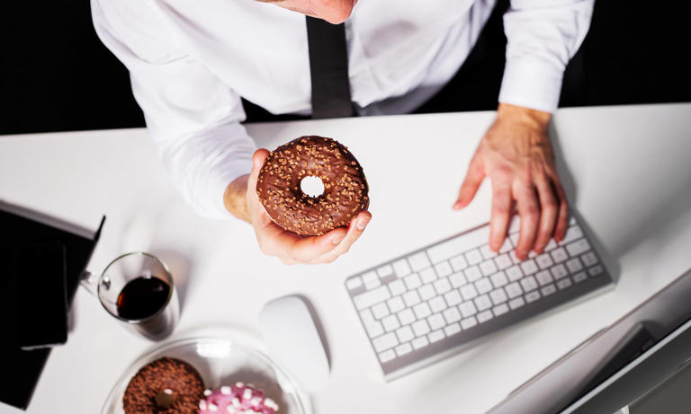 Experts call for four day working week as study links obesity to long ...