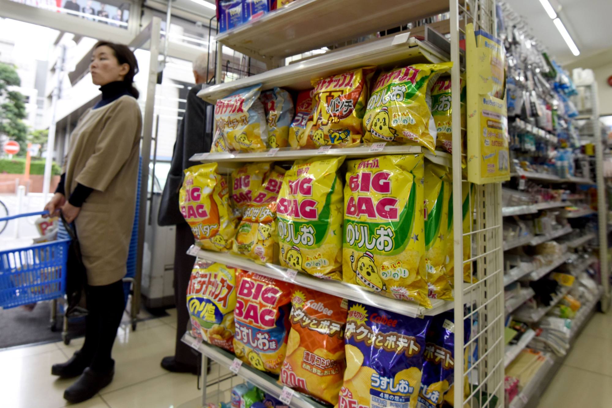 Oil crunch drains colour from Calbee, 1 of Japan’s favourite snacks