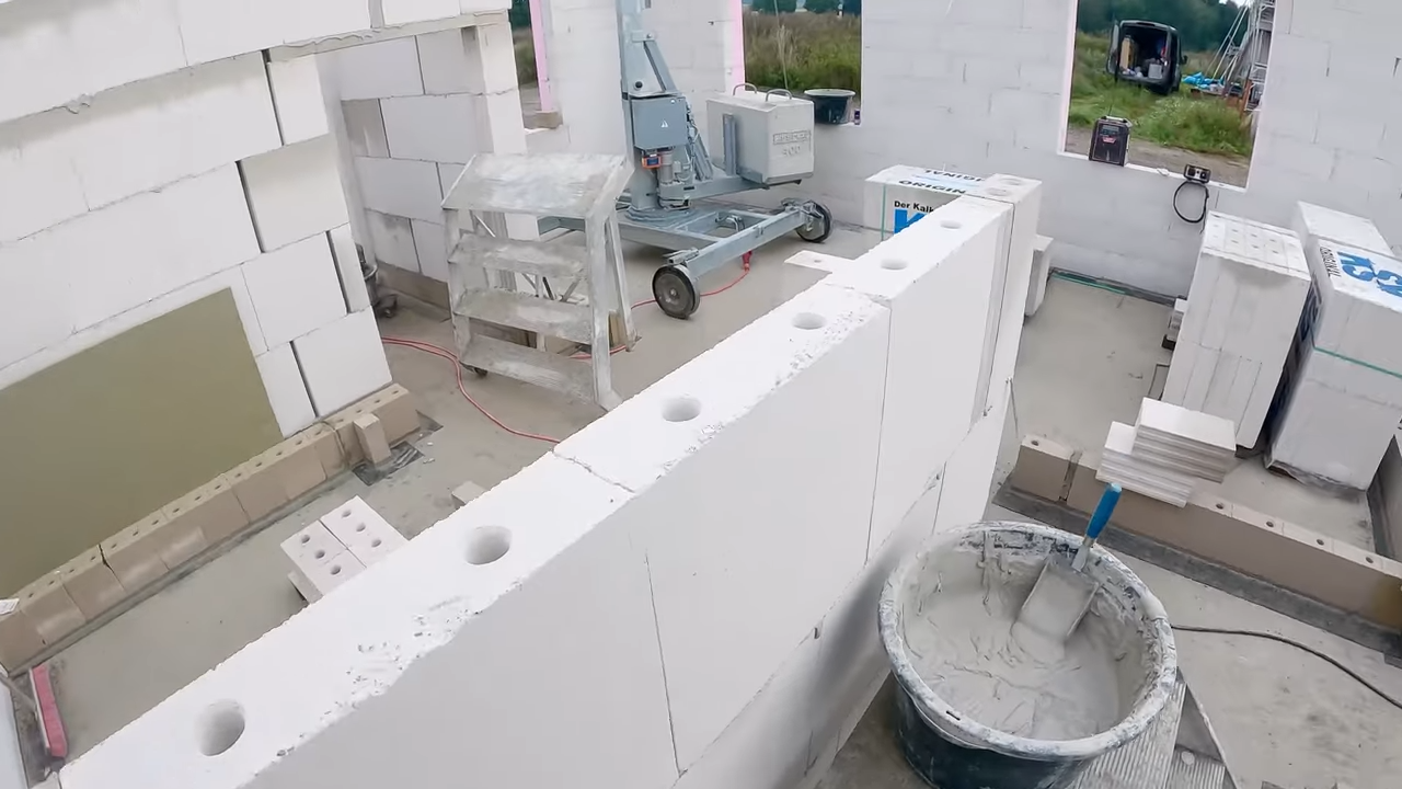 Mauerwerk im Rohbau — KS‑Quattros in Aktion
