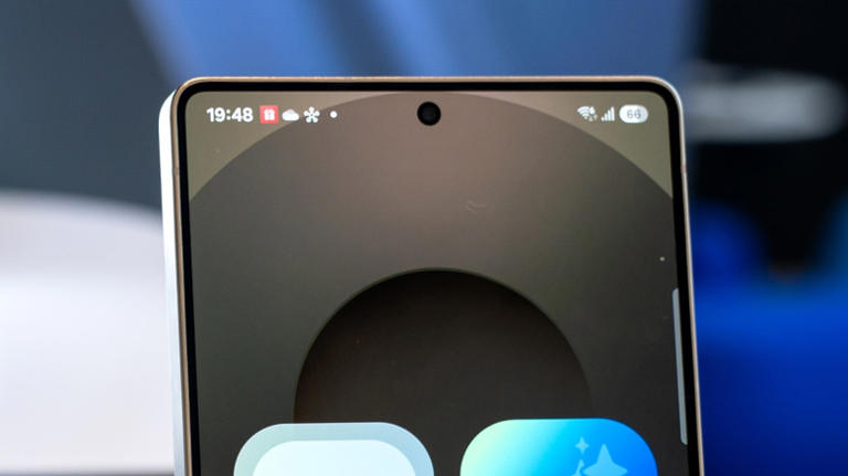 Here's what a white dot on your Android phone's screen means