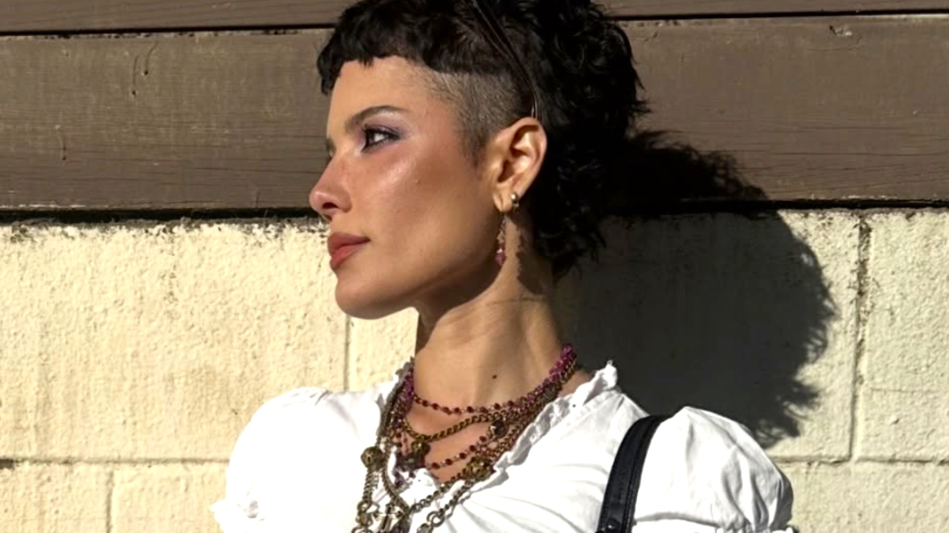 "It doesn't suit her at all": Halsey's sparkling dress divides internet ...
