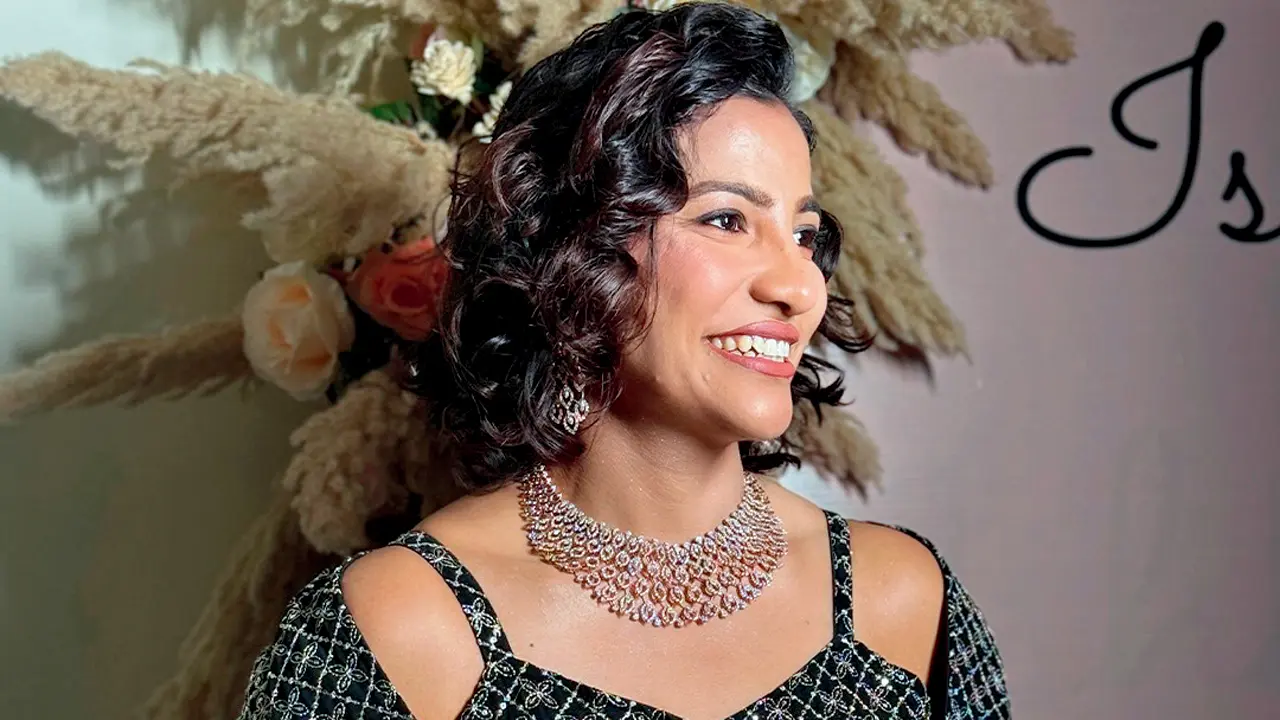 Sneh shimmers in black and silver on her Instagram