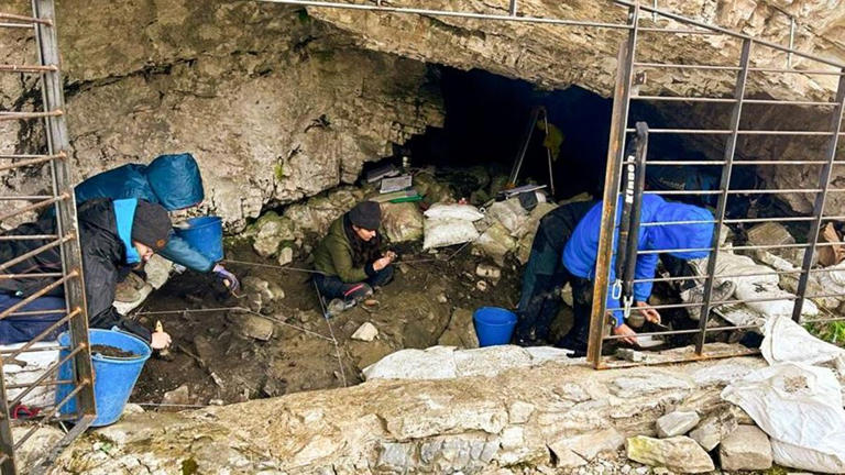 Descifrando la cueva prehistórica a mayor altitud en los Pirineos: no ...