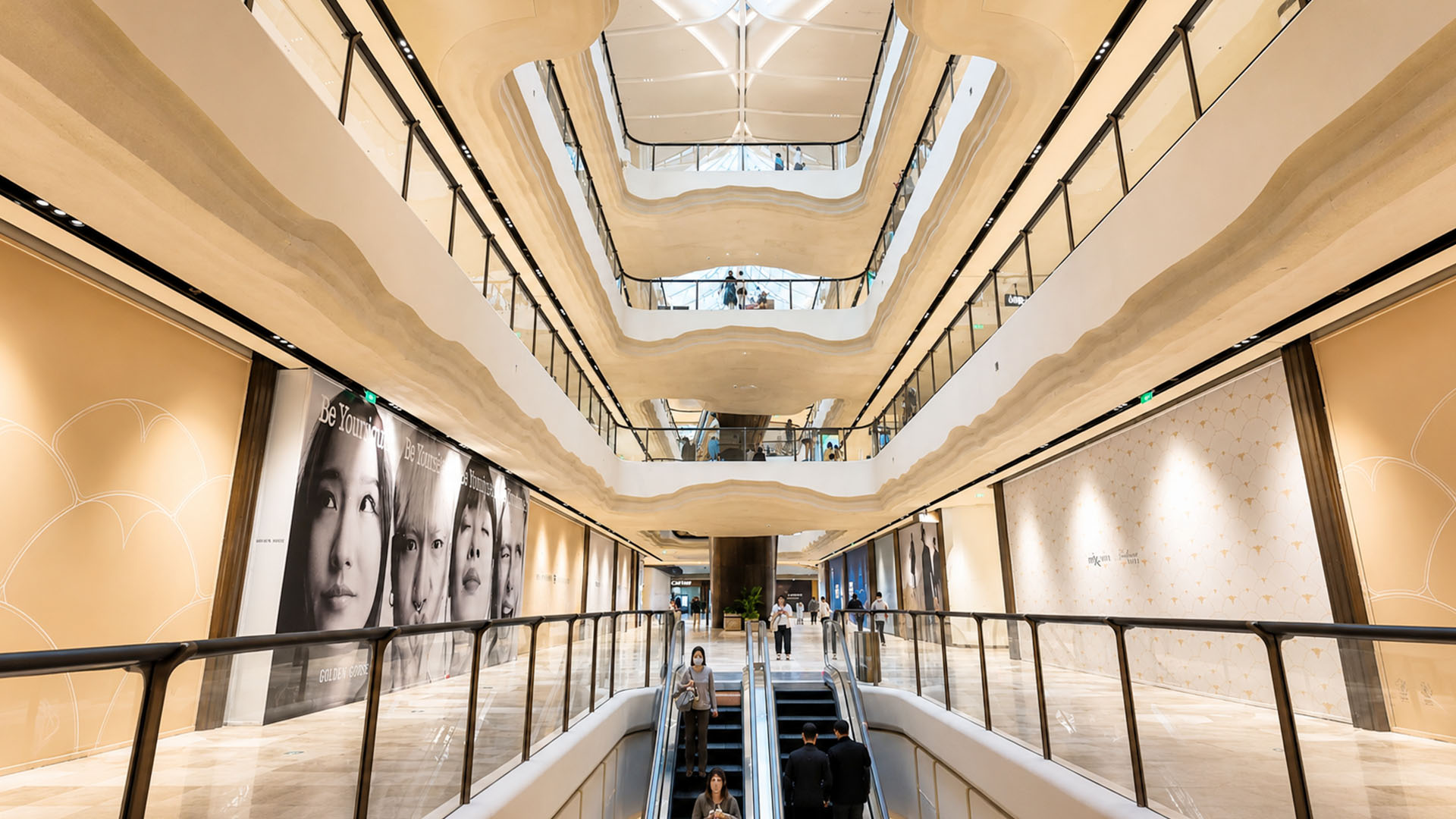 Nowoczesna architektura centrów handlowych po cichu zmienia sposób, w ...