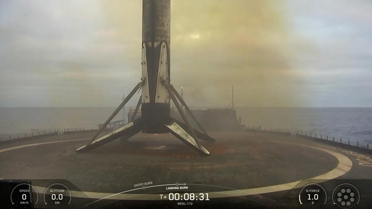 SpaceX launches secret US spy satellites to orbit from California (photos)