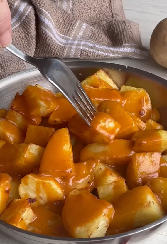 Patatas bravas caseras: receta tradicional con salsa brava auténtica