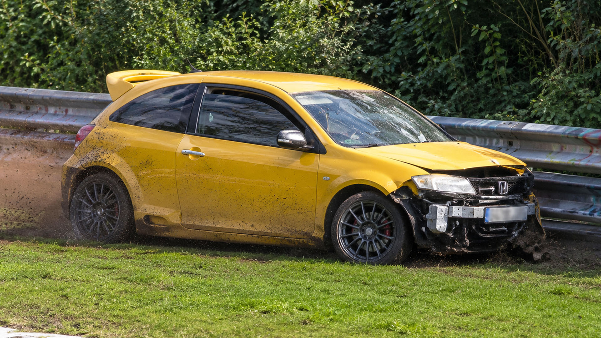 Honda driver loses control during Nürburgring Touristenfahrten action