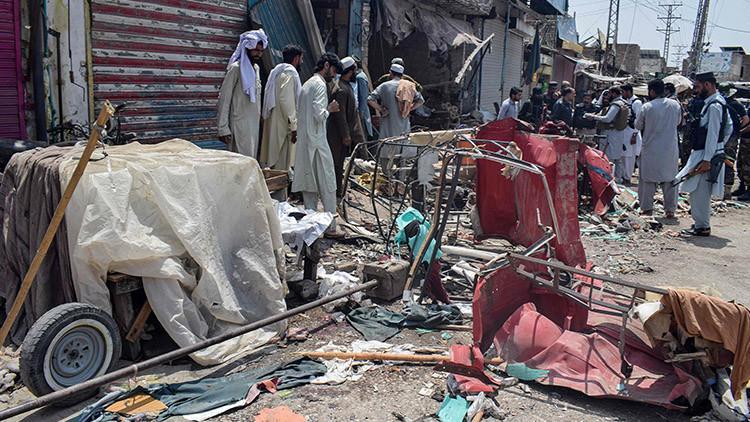 Pakistan'da patlama: 2'si polis 9 ölü
