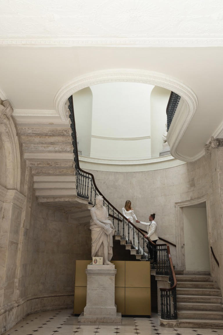 Effortlessly chic: Anna & Tom's Dublin city wedding